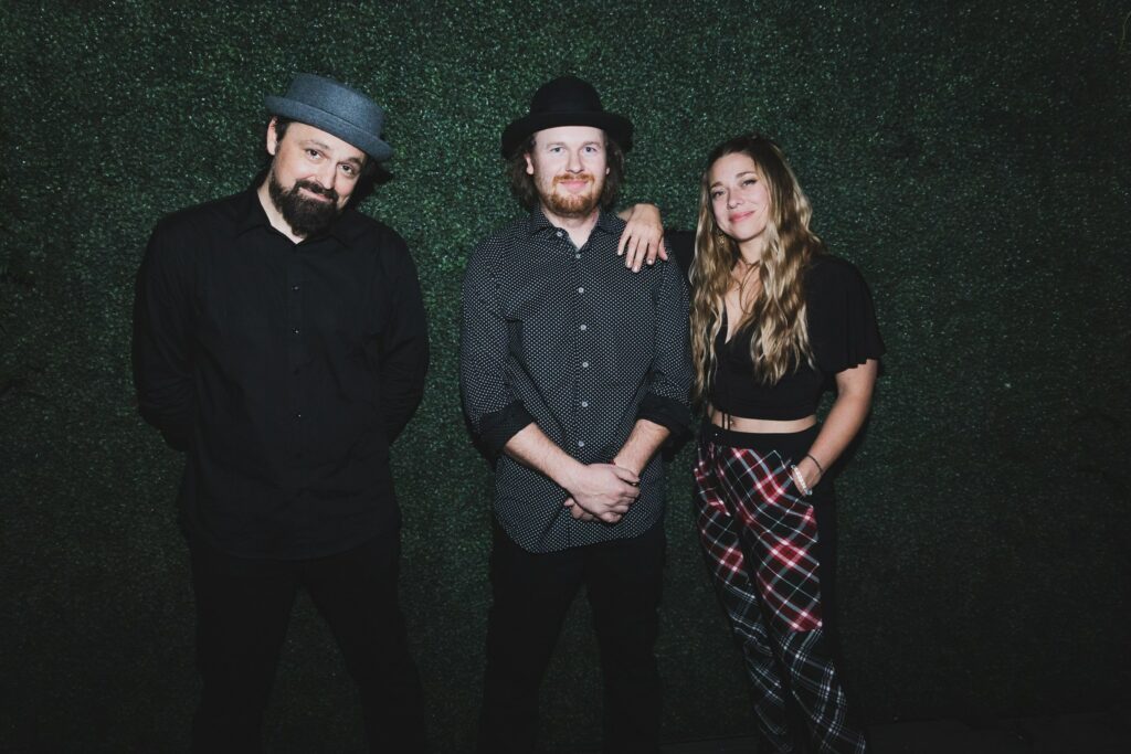 WFS 472 - Fly Tying Techniques with Sara Jo Royalty - Daiichi, Pinfish ...